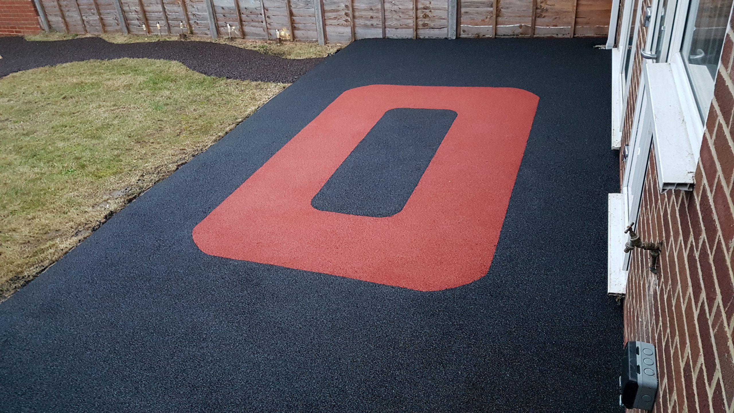 Black wetpour and red track - Active Garden